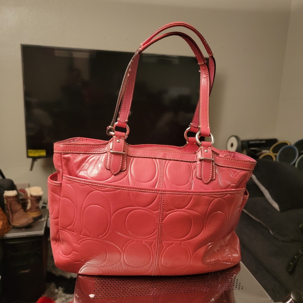 Coach Gallery Embossed Signature Patent Leather Zip T… - Gem